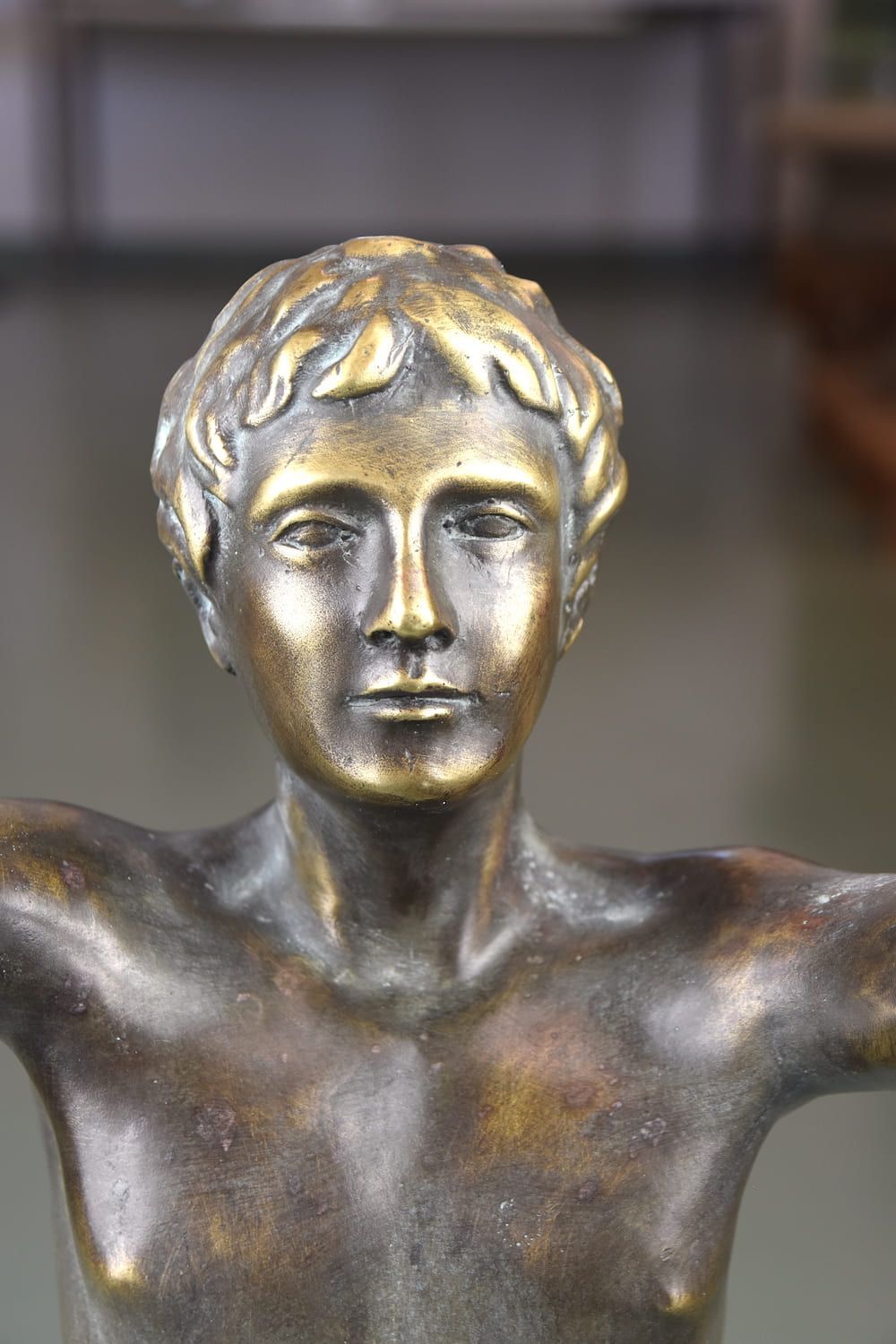 Bronzefigur BETENDER KNABE, 73 cm