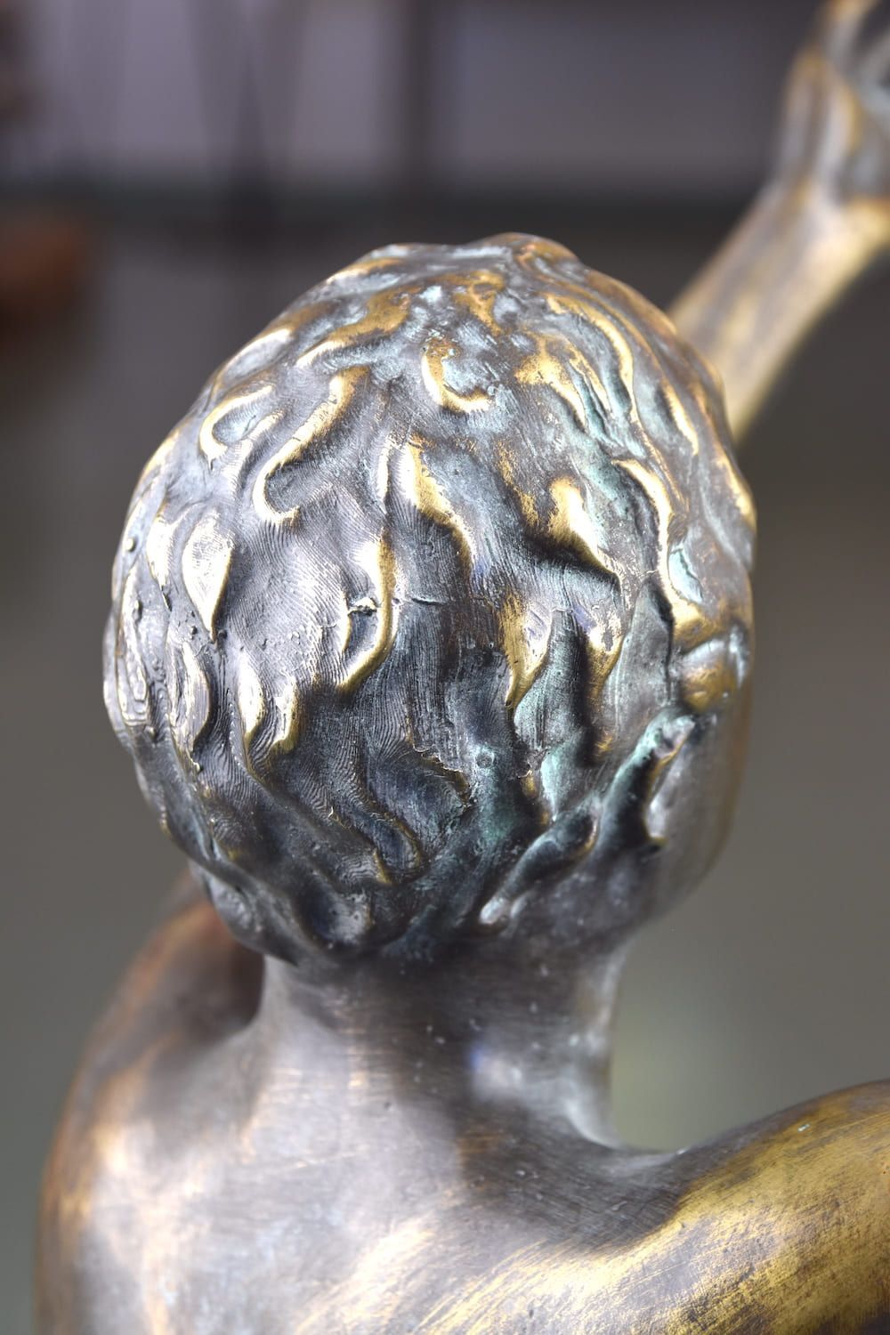 Bronzefigur BETENDER KNABE, 73 cm